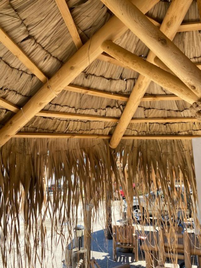 Natural Thatch Palapas – Tiki Escapes